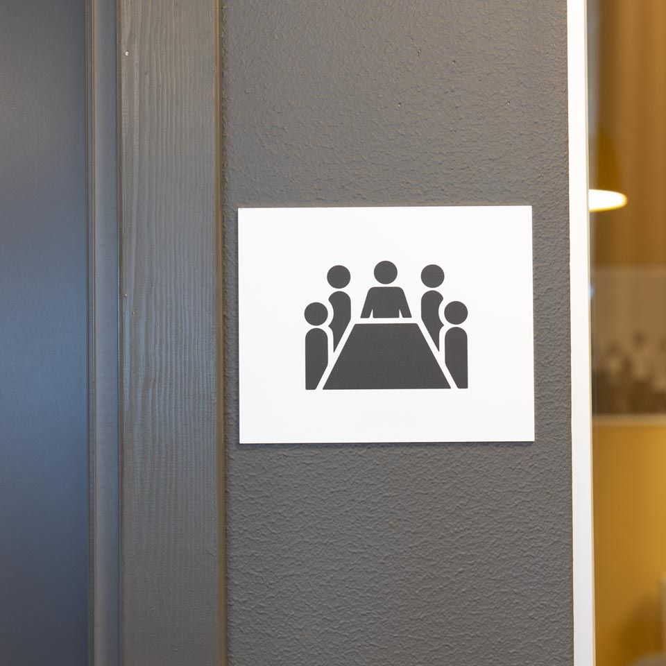 Signalétique – Plaques, panneaux et enseignes personnalisés - Signomatic